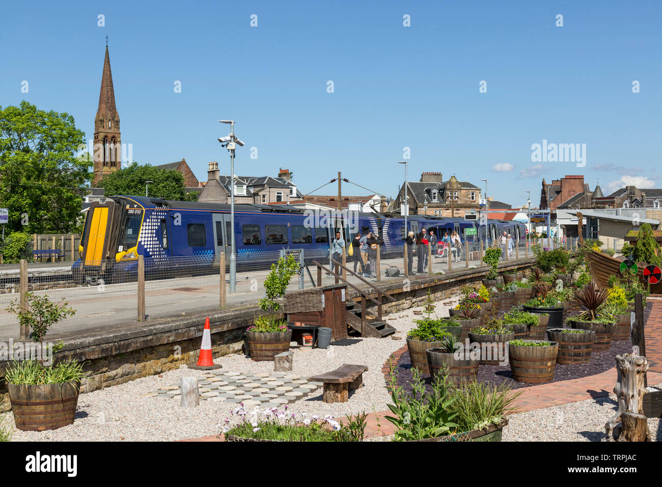 Scotland railways train stations hi-res stock photography and images ...
