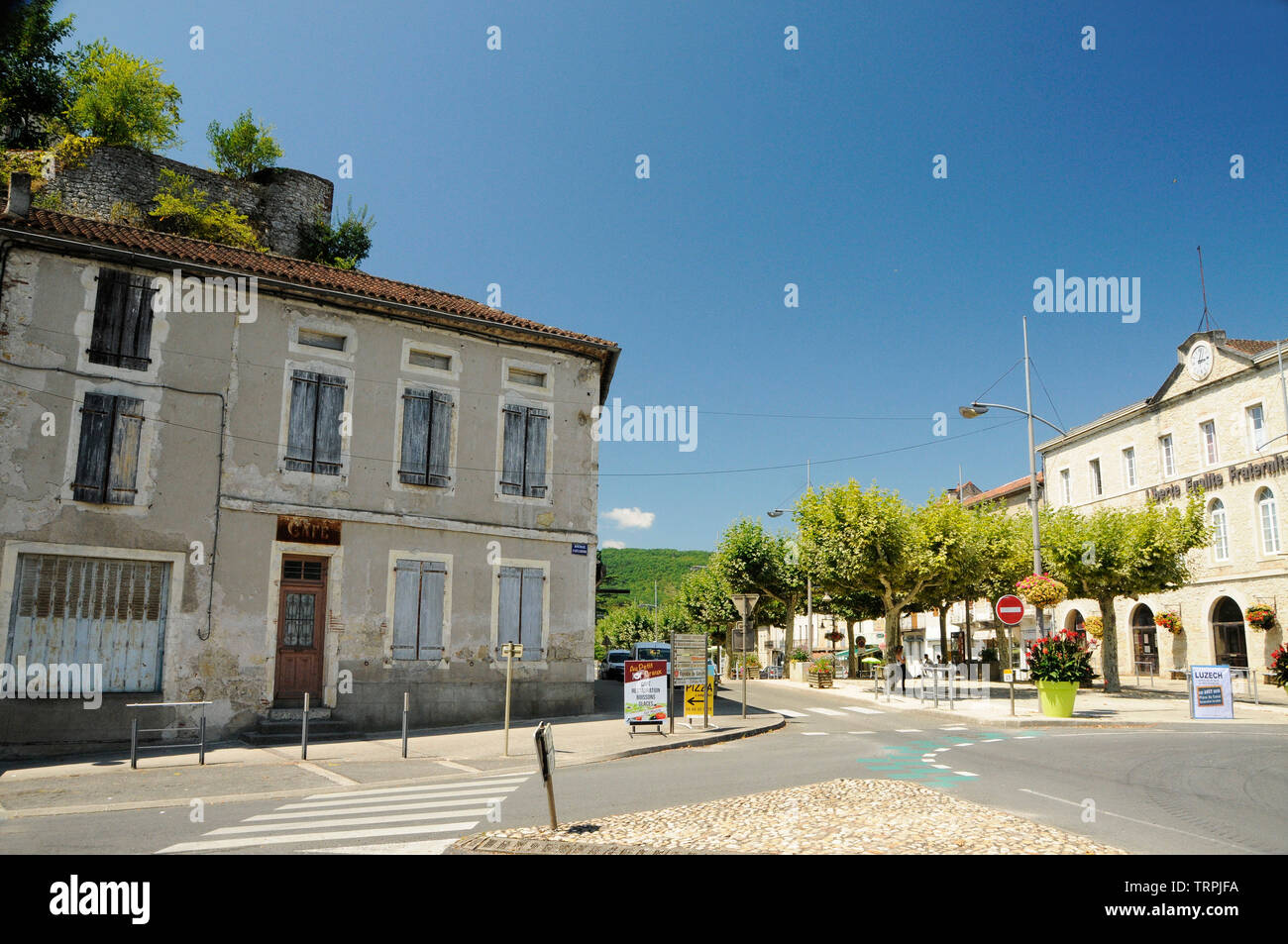 French bar sign hi-res stock photography and images - Alamy