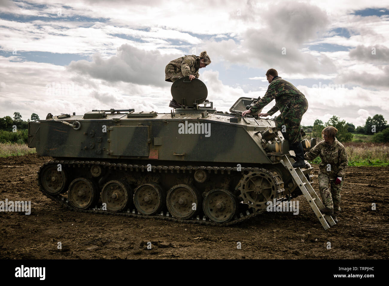 British challenger battle tanks hi-res stock photography and images - Alamy