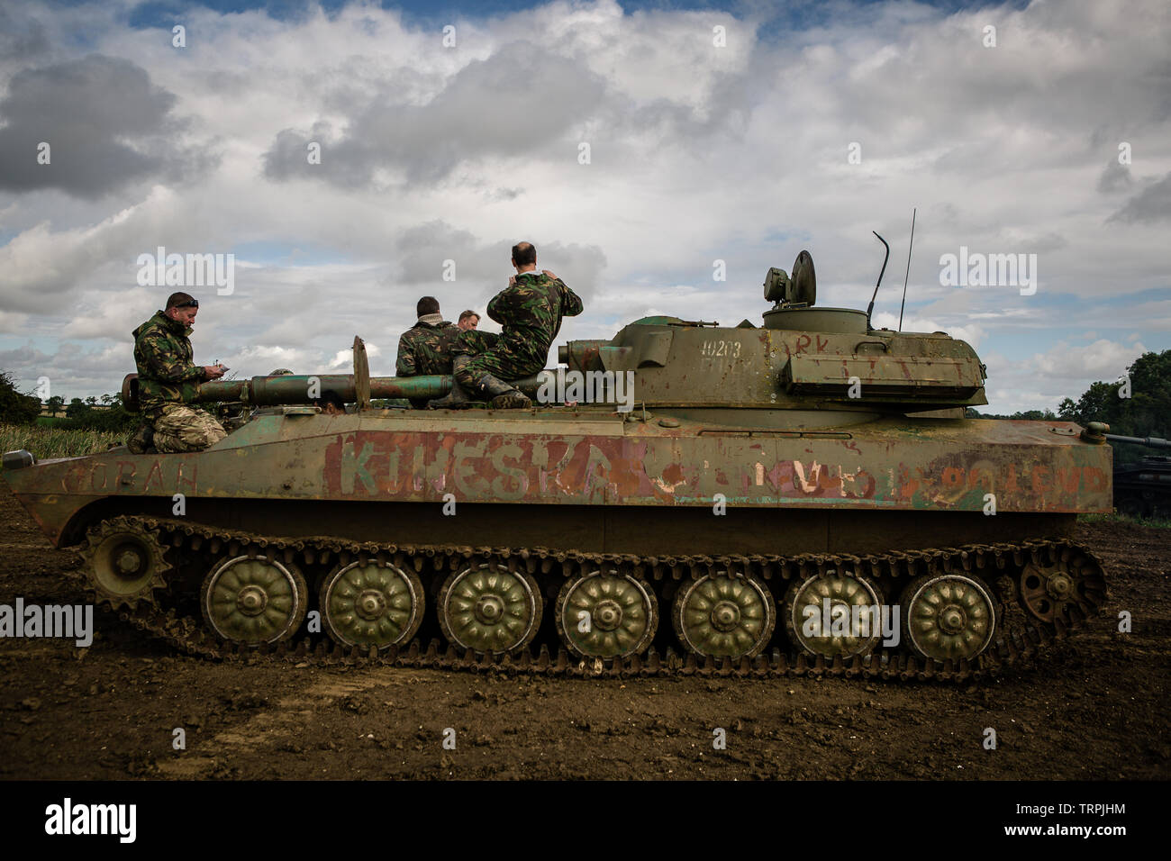 British challenger battle tanks hi-res stock photography and images - Alamy