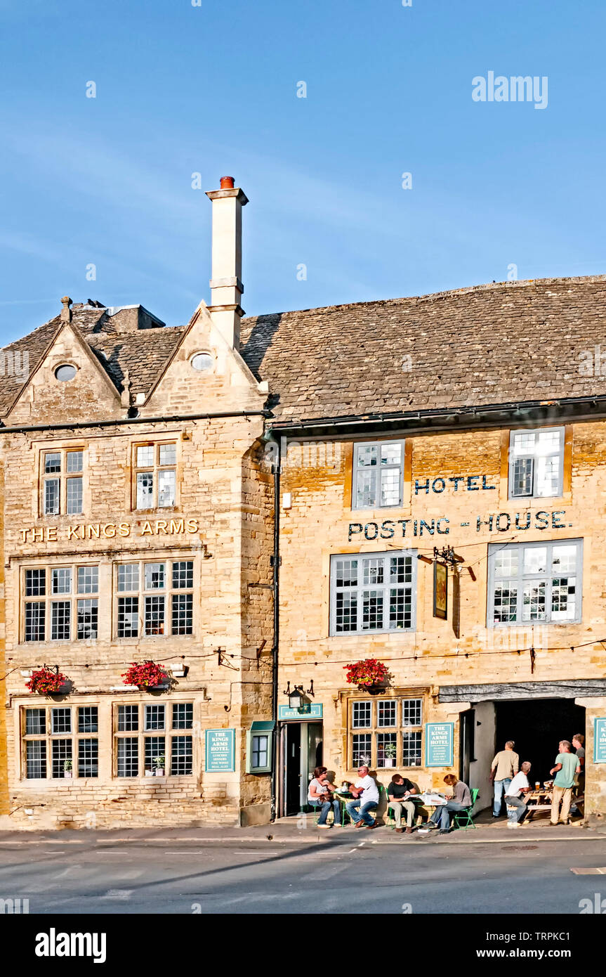 Stow-on-the Wold (Cotswolds, England): Market Place, Marktplatz Stock ...