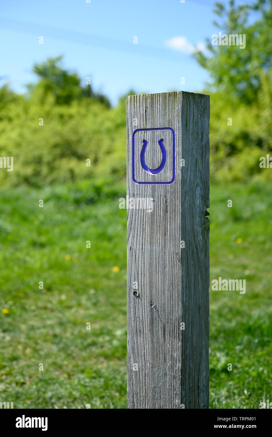 Pathway signage hi-res stock photography and images - Alamy