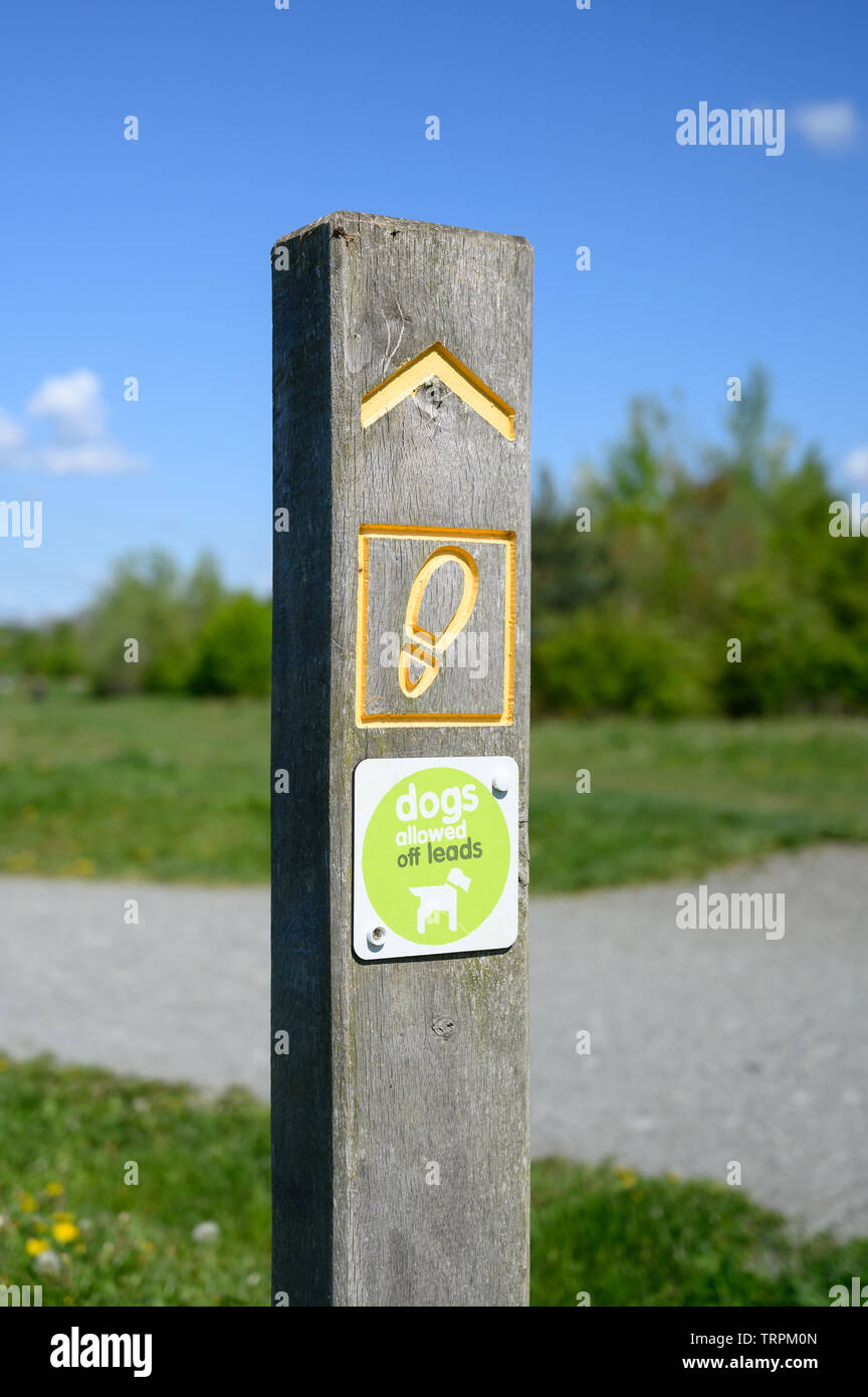 Footpath Signage Stock Photos & Footpath Signage Stock Images - Alamy