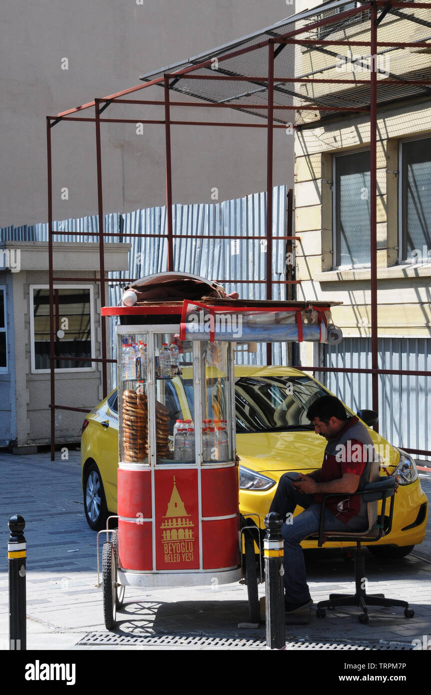 Mobile food cart istanbul hi-res stock photography and images - Alamy