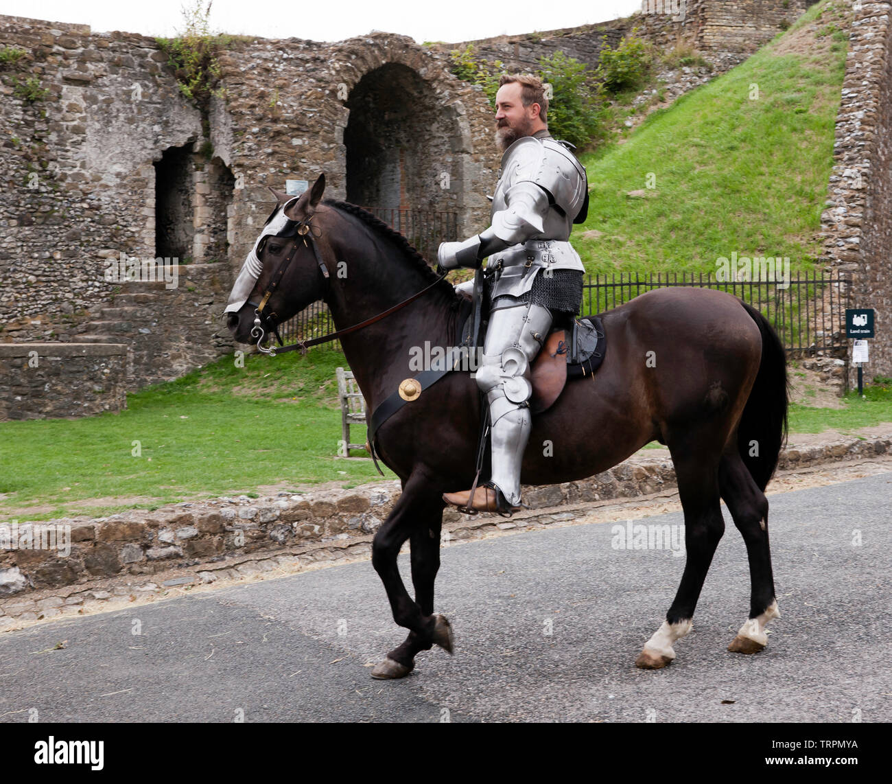 Knight getting ready to joust hi-res stock photography and images - Alamy