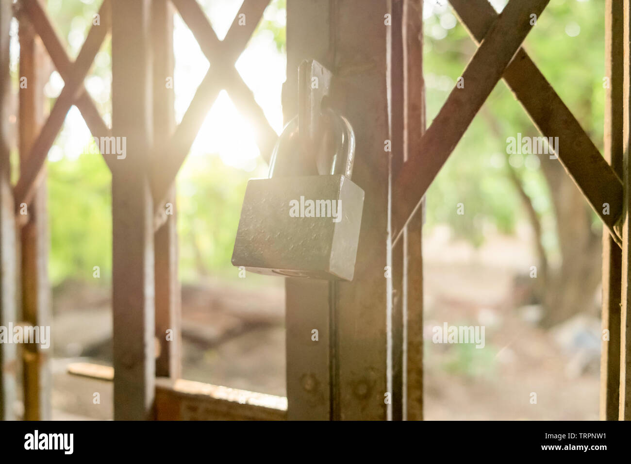 Lock padlock on steel rust door Stock Photo - Alamy