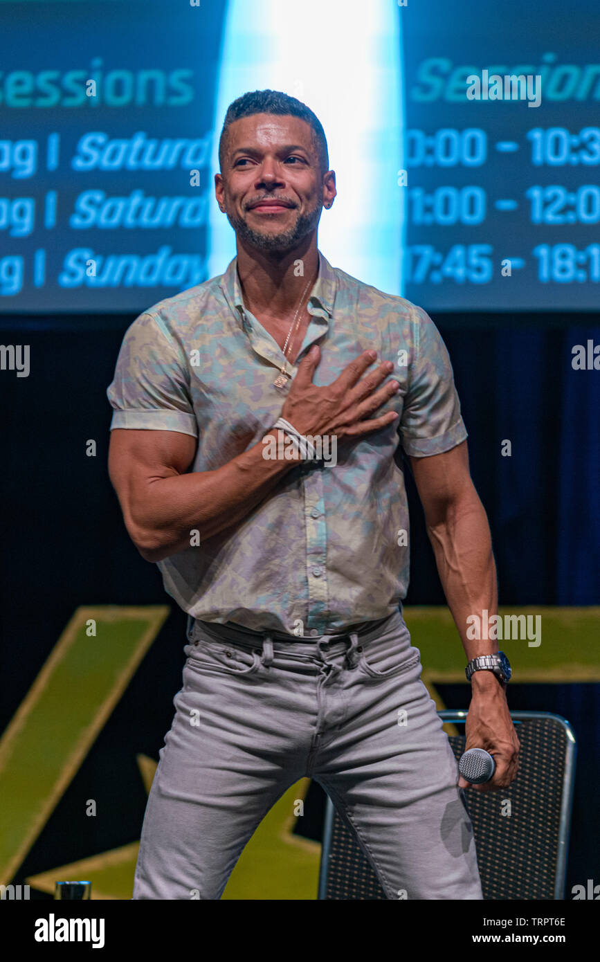 Wilson Cruz