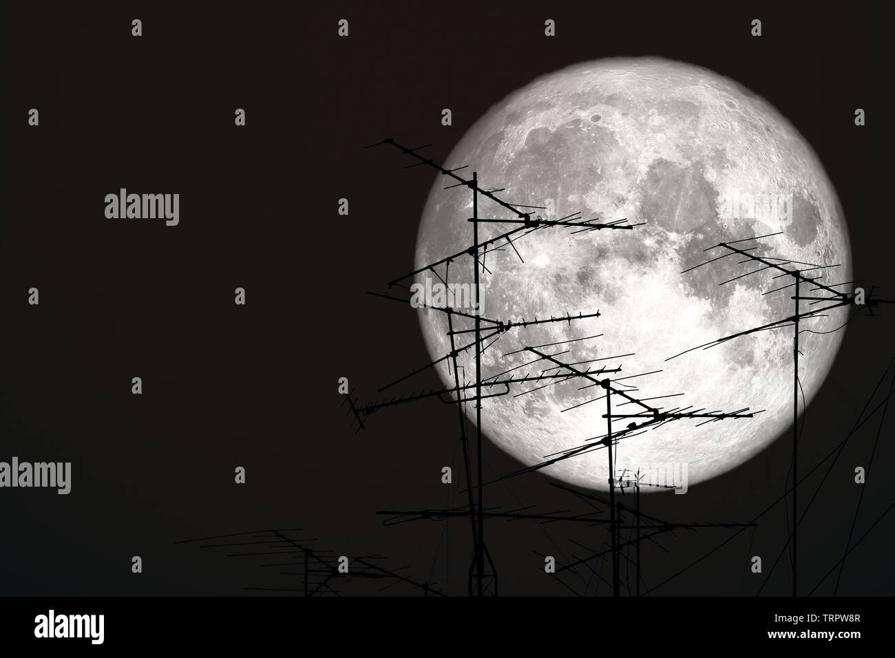 Crow and moon hi-res stock photography and images - Alamy