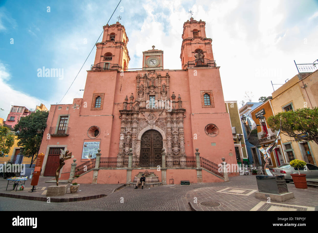 People walking on the streets of GUANAJUATO. MEXICO Stock Photo - Alamy