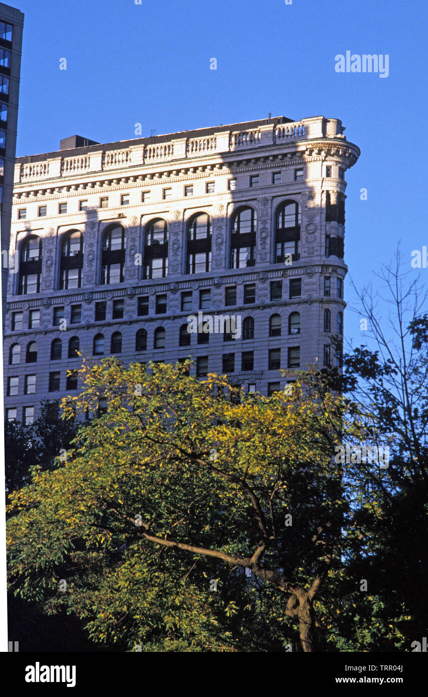 NOT 935570 Side view of Flatiron Building historical new york site new ...