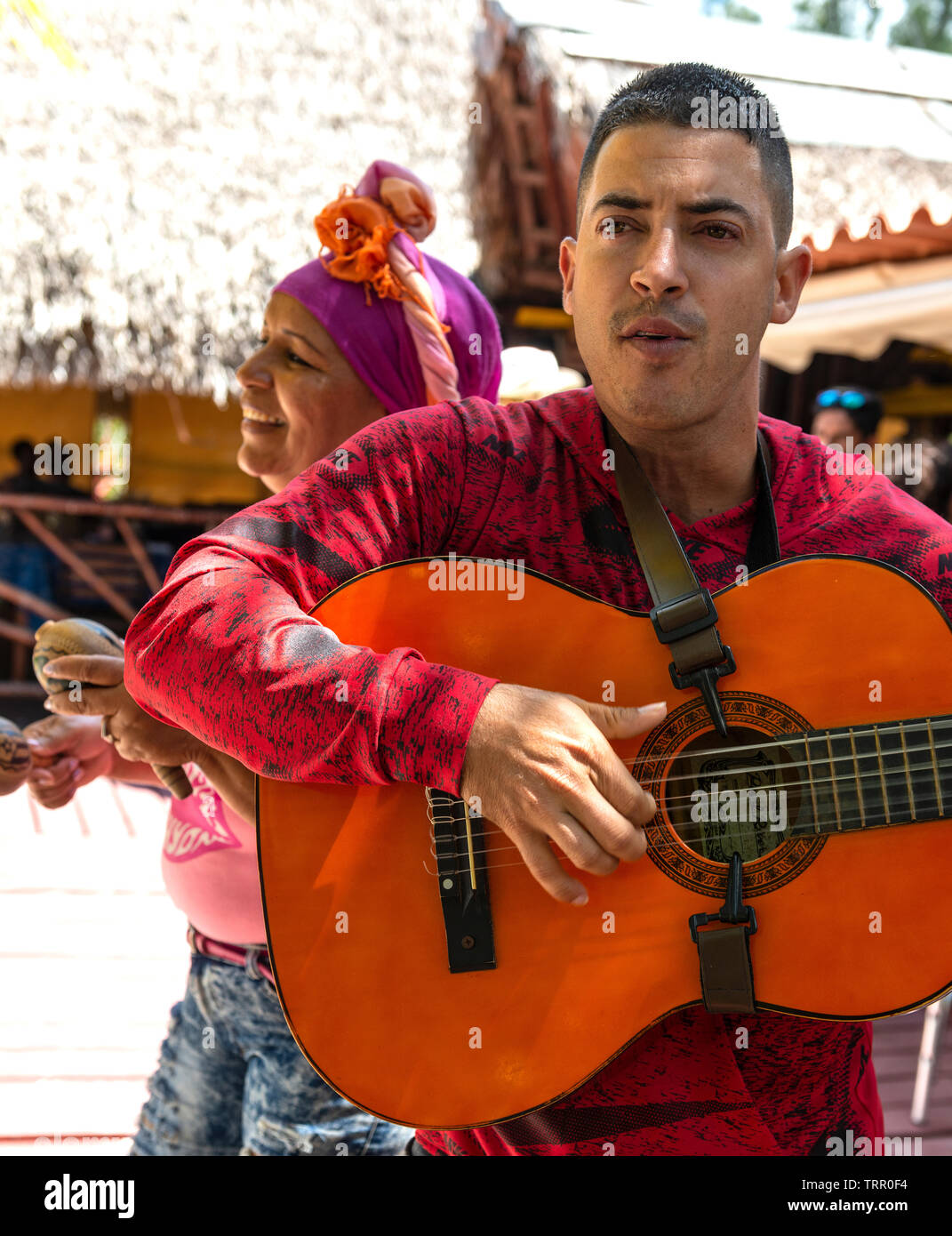 Female singer guitarist hi-res stock photography and images - Alamy
