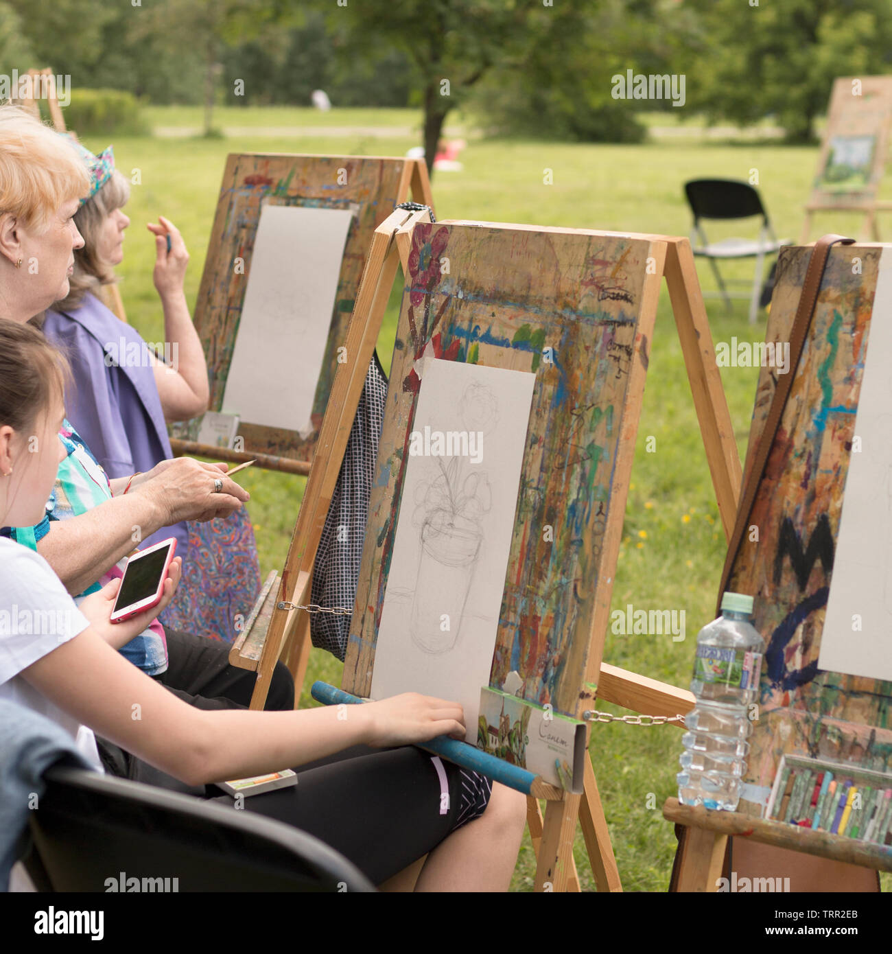 Outdoor art studio class hi-res stock photography and images - Alamy