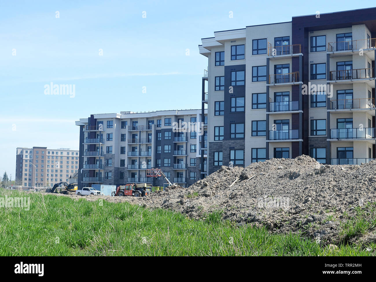 Six story apartment building hi-res stock photography and images - Alamy