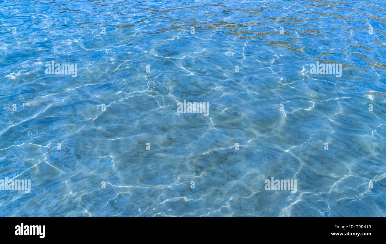 Smooth water surface with sand bottom Stock Photo - Alamy