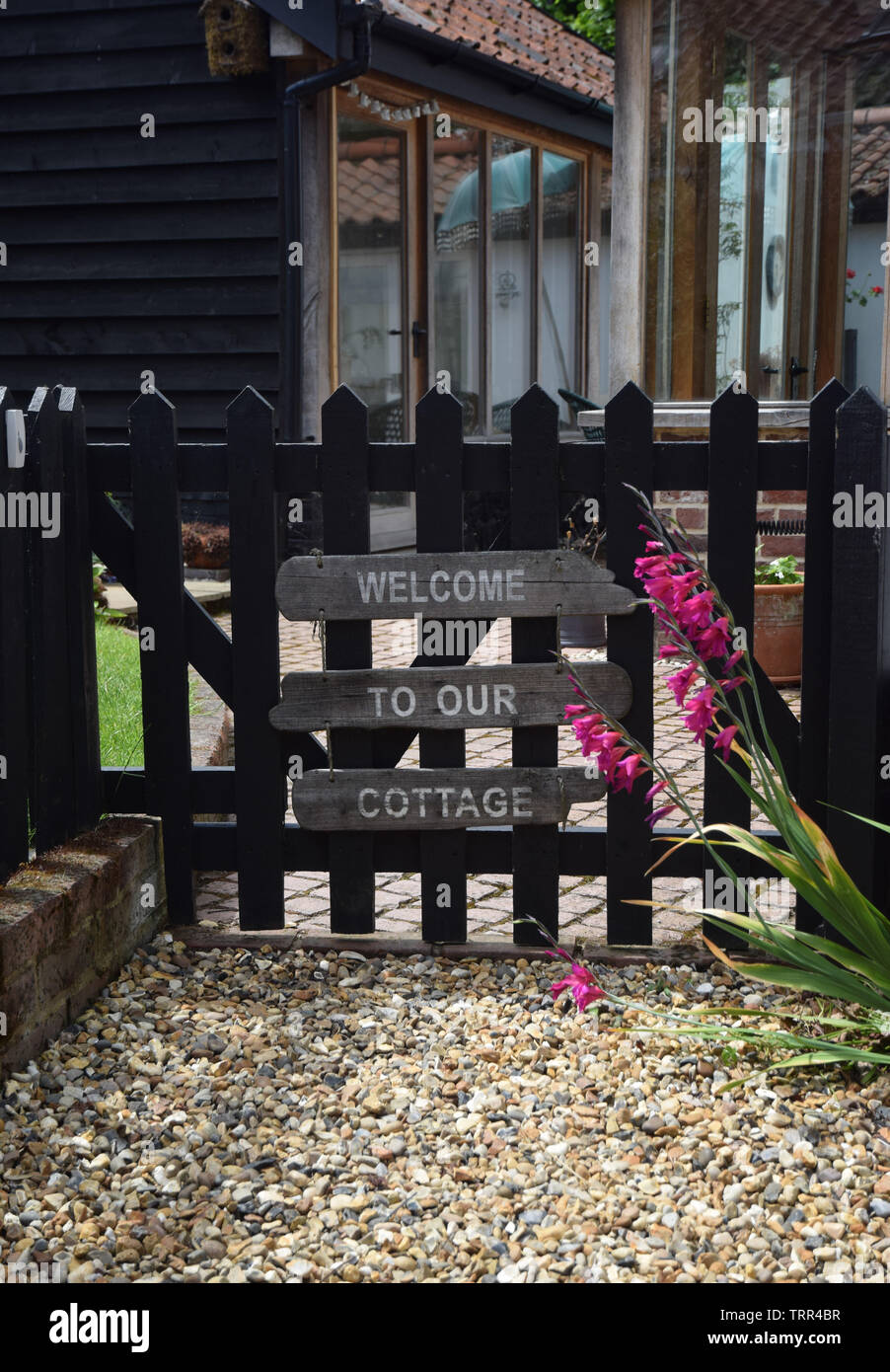 Welcome to our cottage hi-res stock photography and images - Alamy