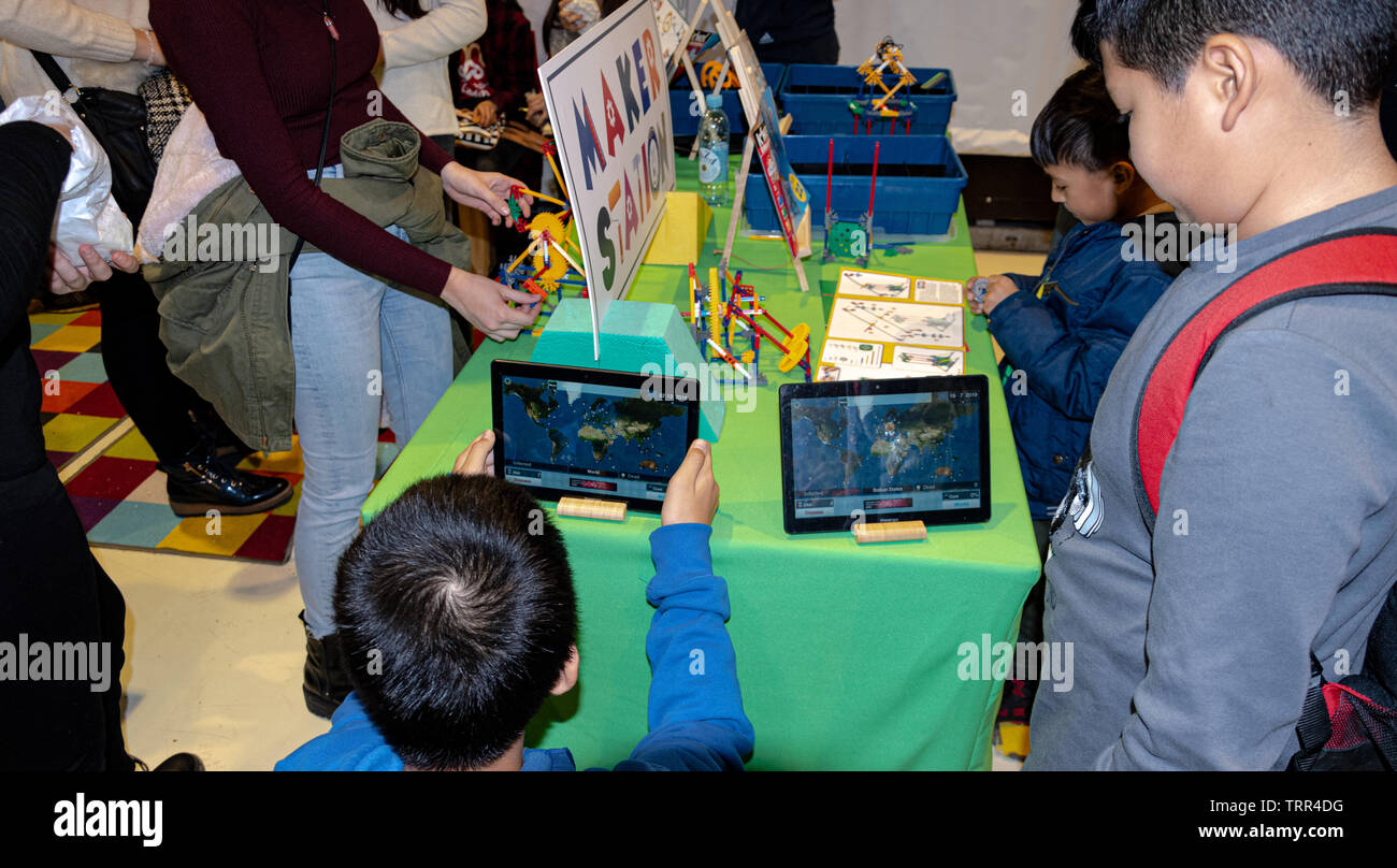 Children play on tablets hi-res stock photography and images - Alamy
