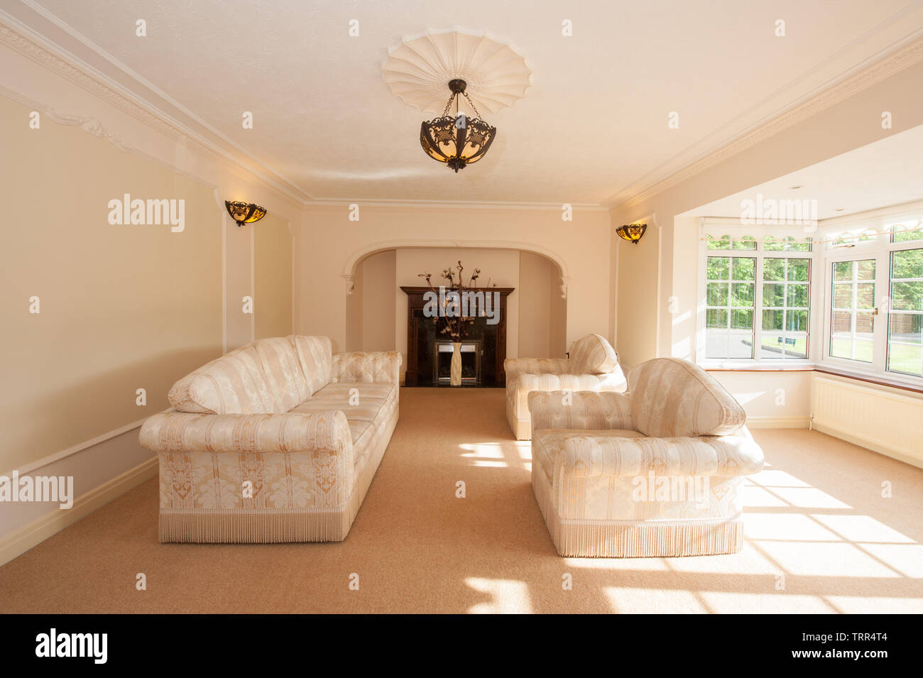 Spacious living room Stock Photo - Alamy