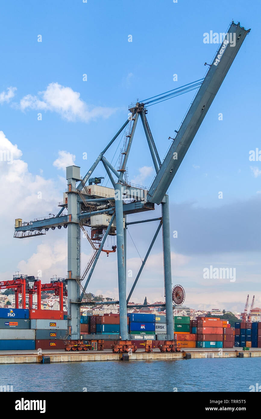 Port of lisbon hi-res stock photography and images - Alamy
