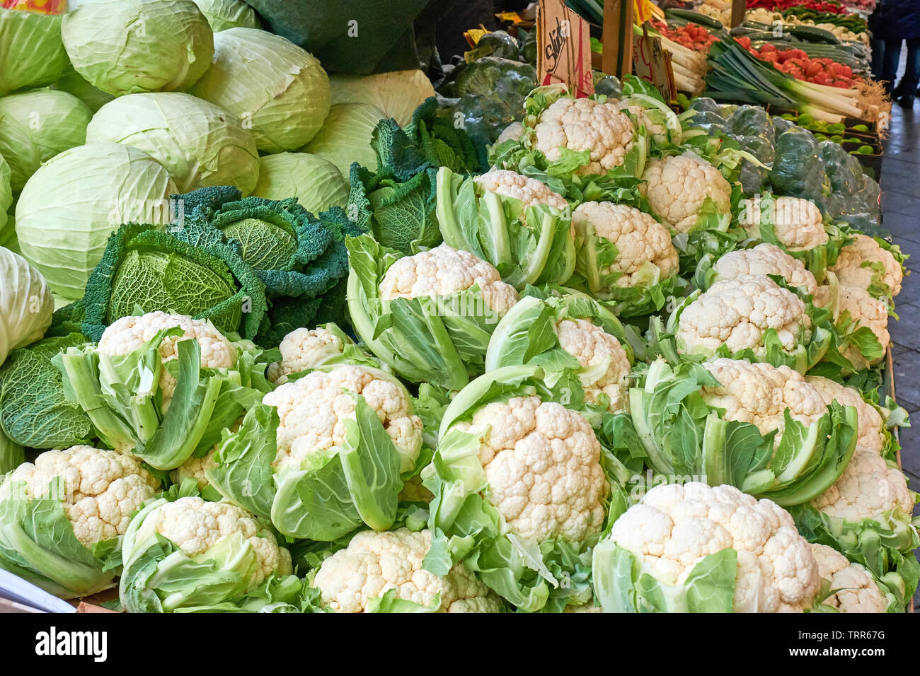 Cauliflower and cabbage for sale at a market Stock Photo - Alamy