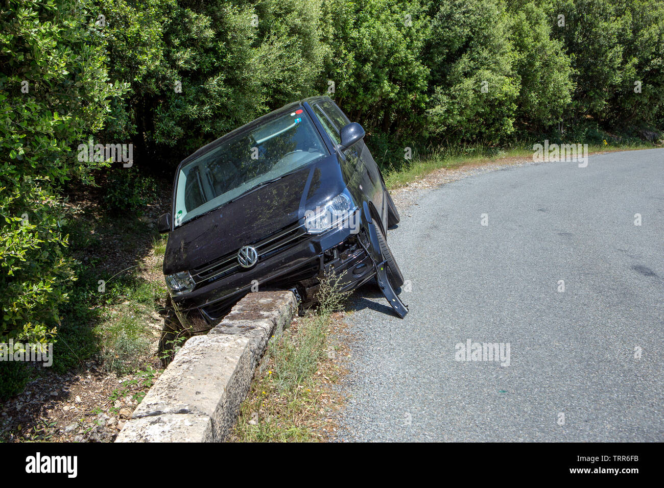 A crashed Volkswagen van Stock Photo - Alamy