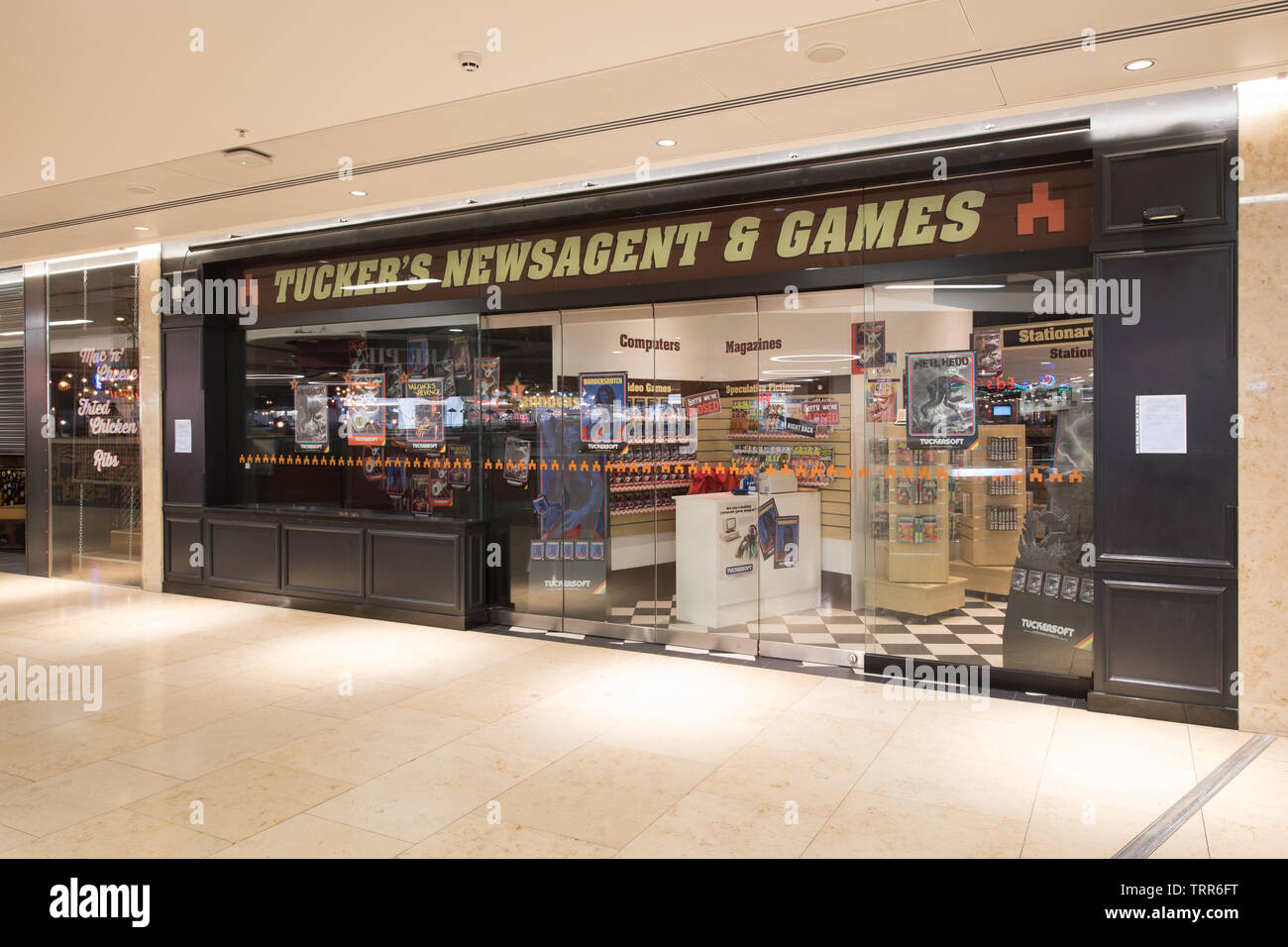 Shop retail shopping newsagents hi-res stock photography and images - Alamy