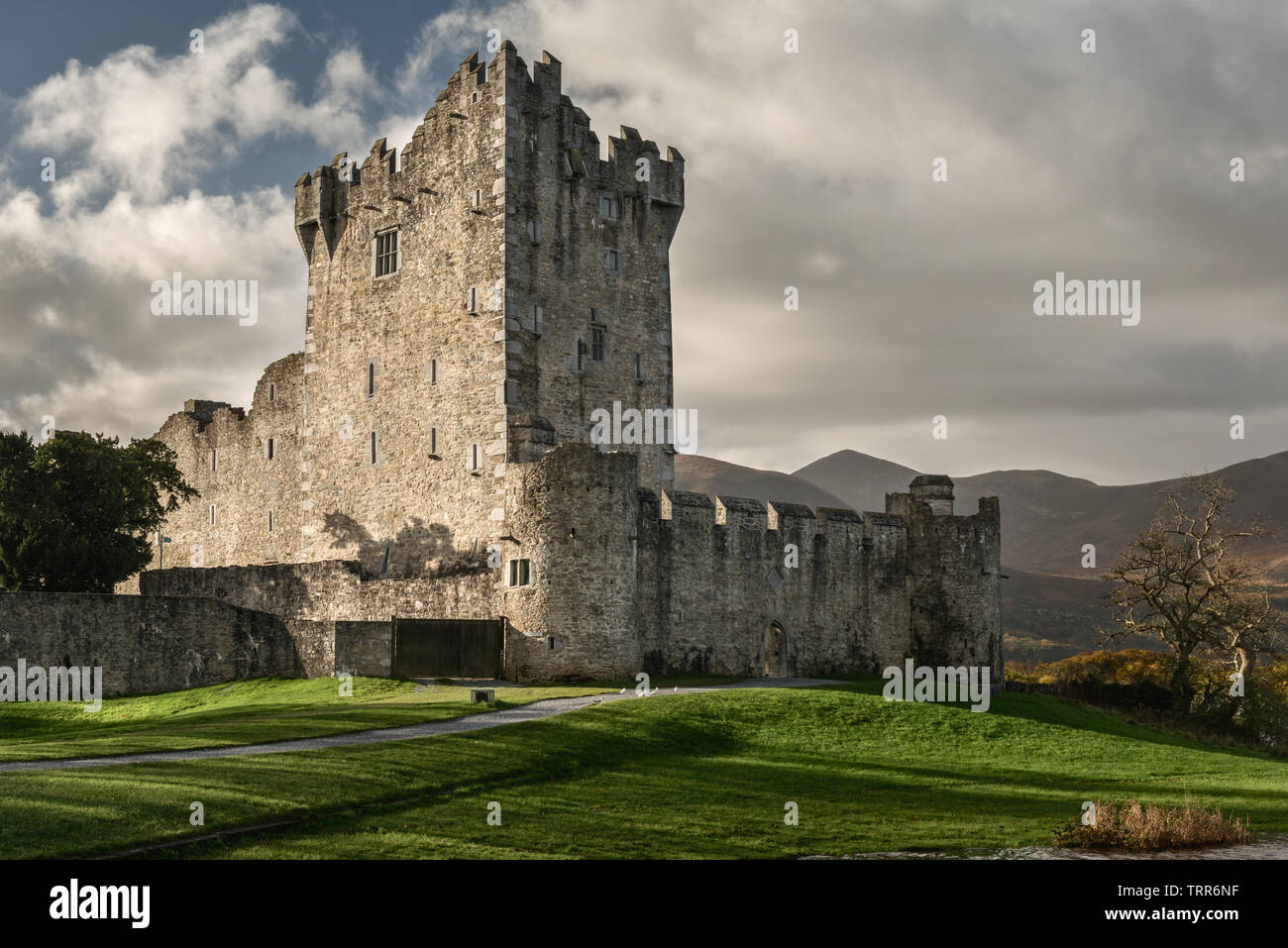 Ancient irish monuments hi-res stock photography and images - Alamy
