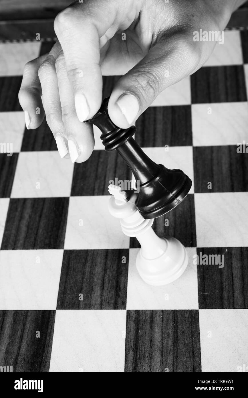 Womens chess hi-res stock photography and images - Alamy