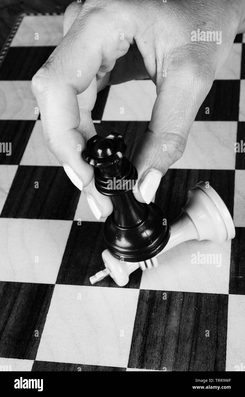 Womens chess hi-res stock photography and images - Alamy