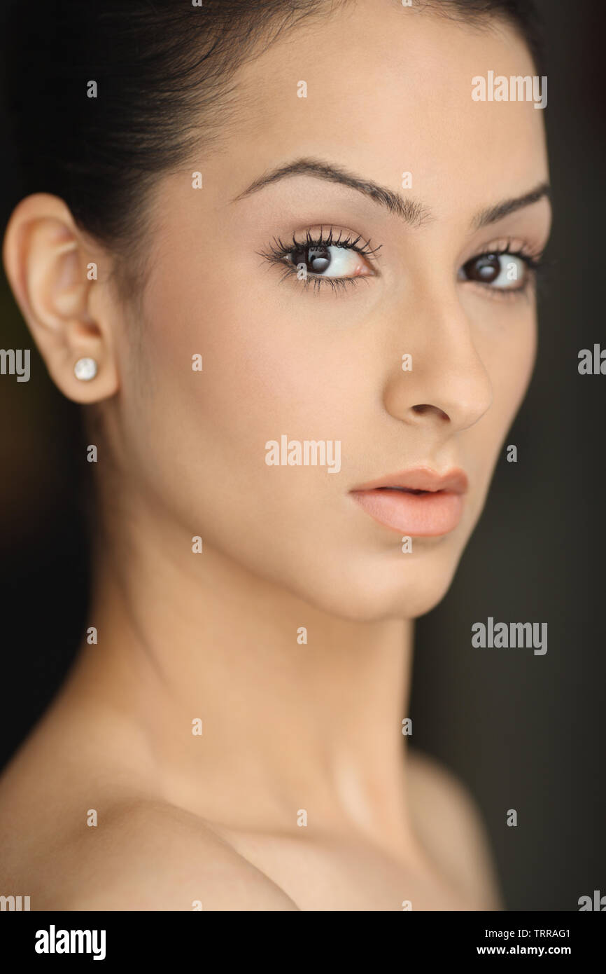 Portrait of an Indian pretty young woman Stock Photo - Alamy