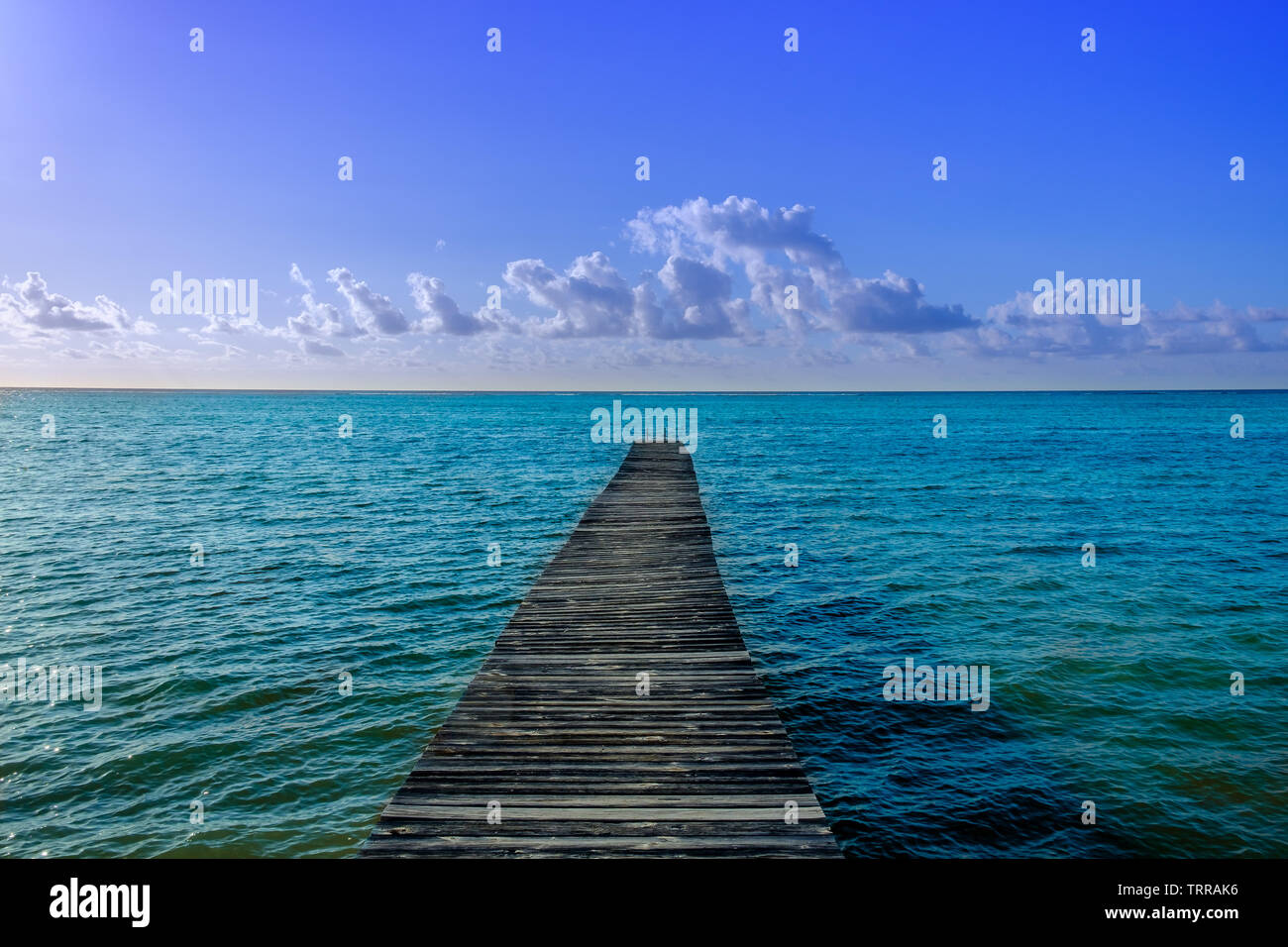 Caribbean sea water wooden pier hi-res stock photography and images - Alamy