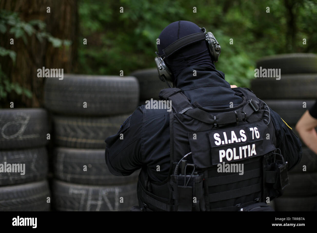 Black swat team uniform hi-res stock photography and images - Alamy