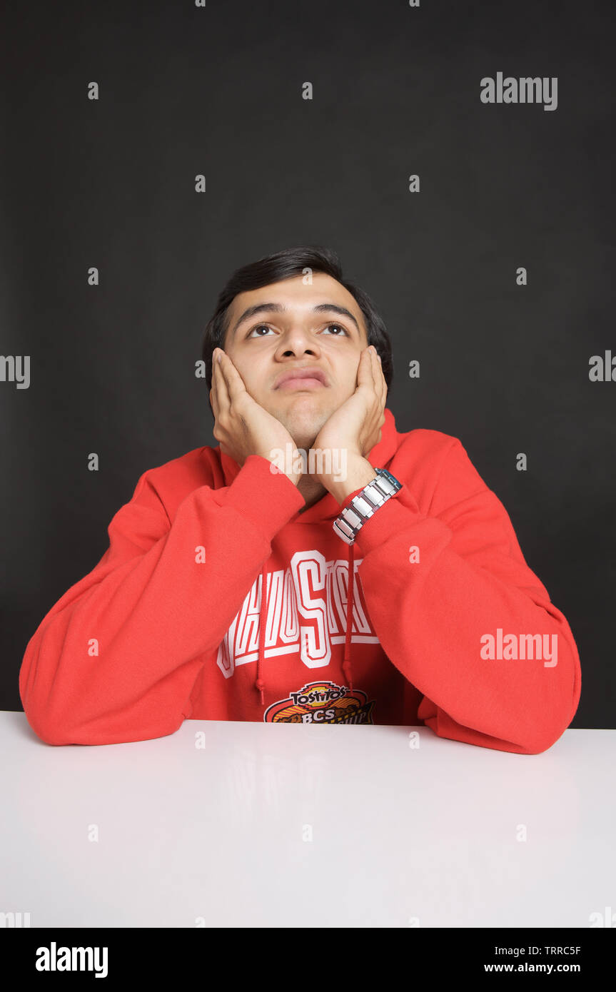 Man elbows on table hi-res stock photography and images - Alamy