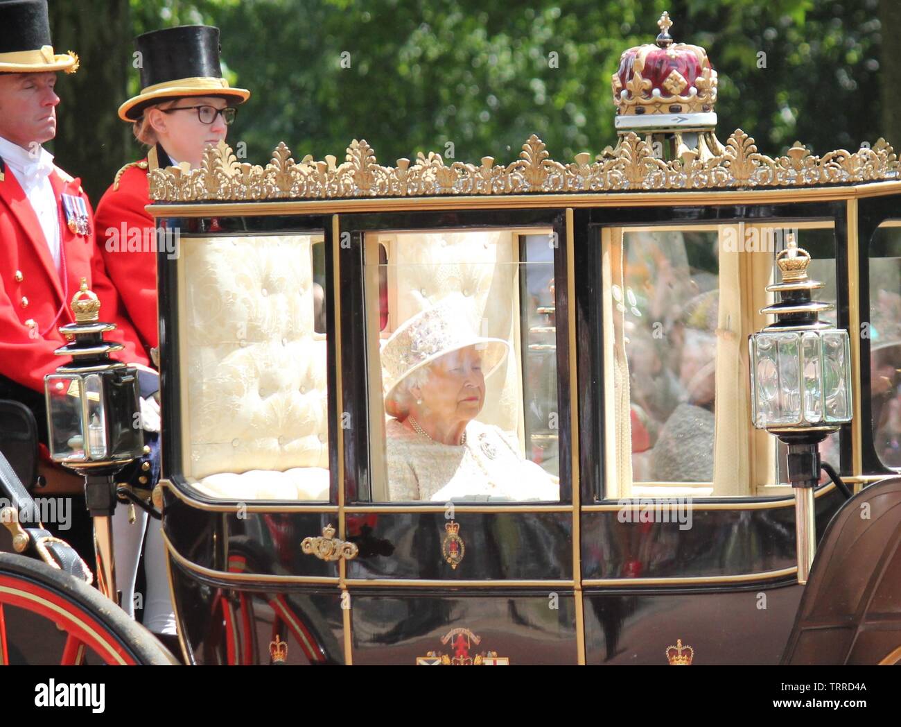 Golden queen elizabeth carriage hi-res stock photography and images - Alamy