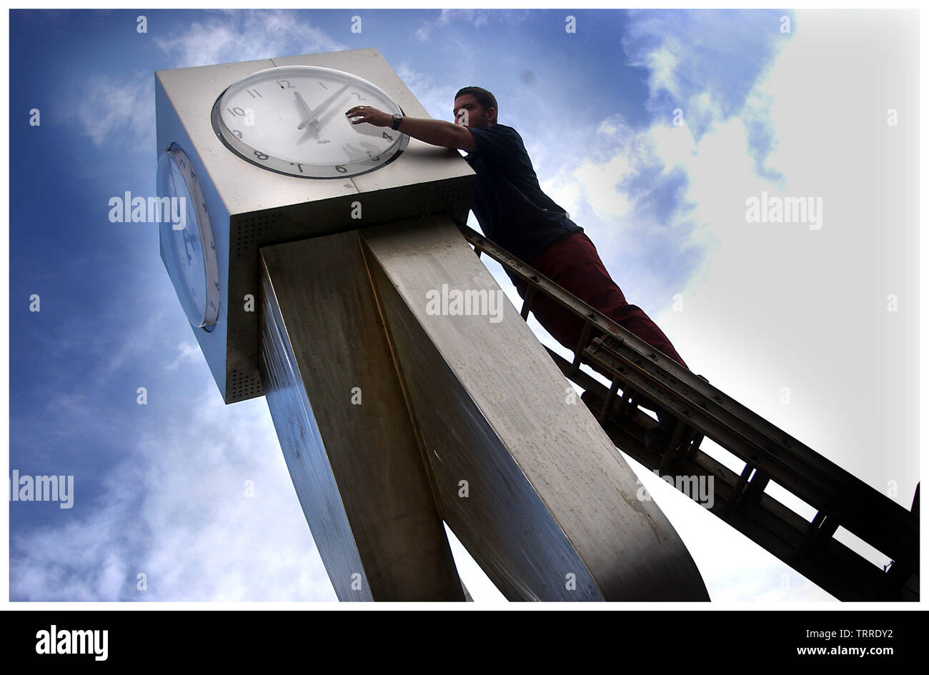 Man sets to work on the 'running man' clock in Glasgow Picture ...