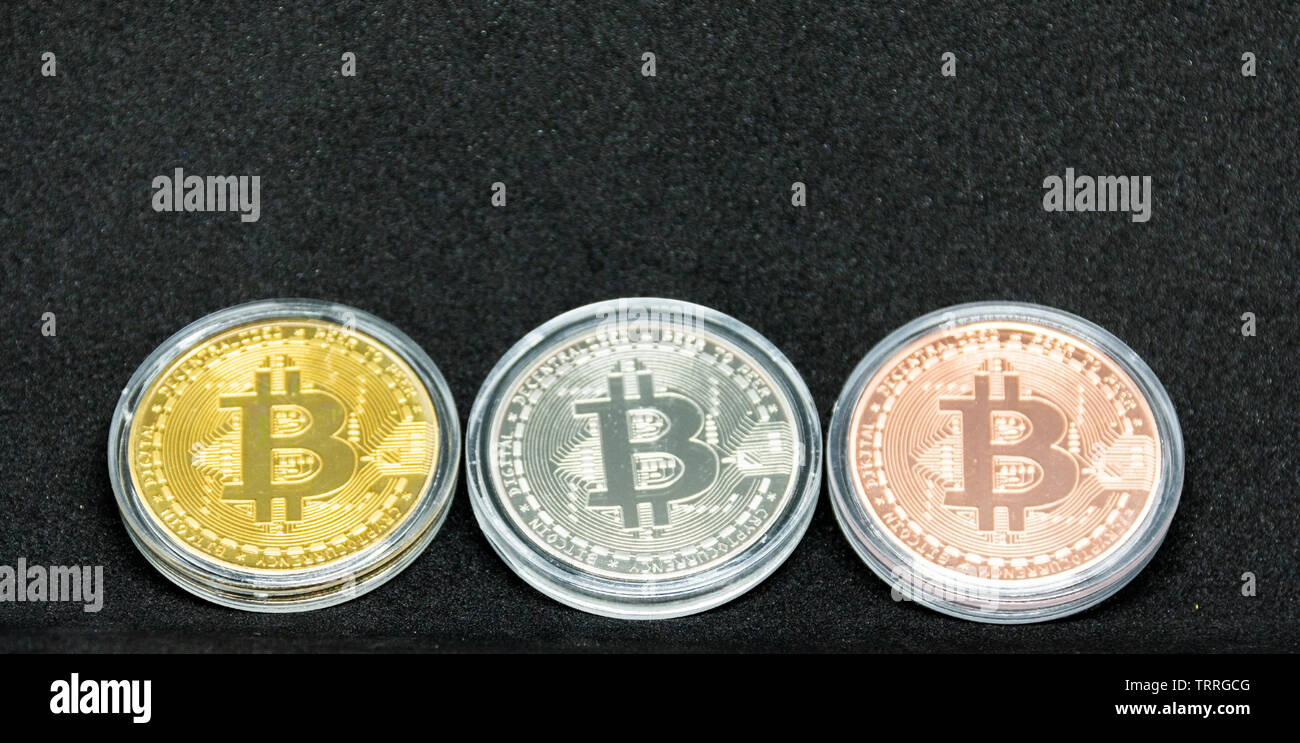 Gold silver bronze coins hi-res stock photography and images - Alamy