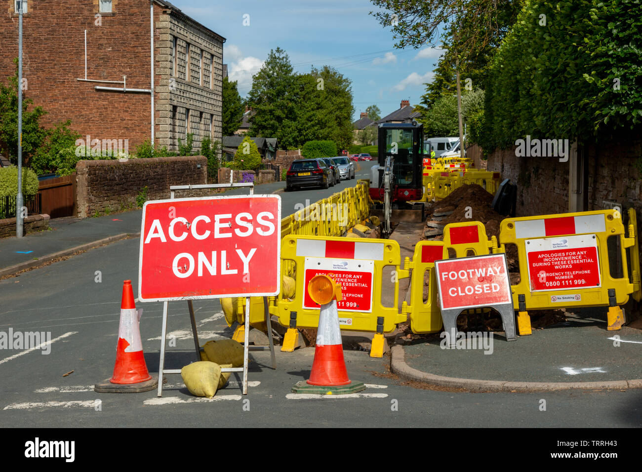 Temporary road signs hi-res stock photography and images - Alamy