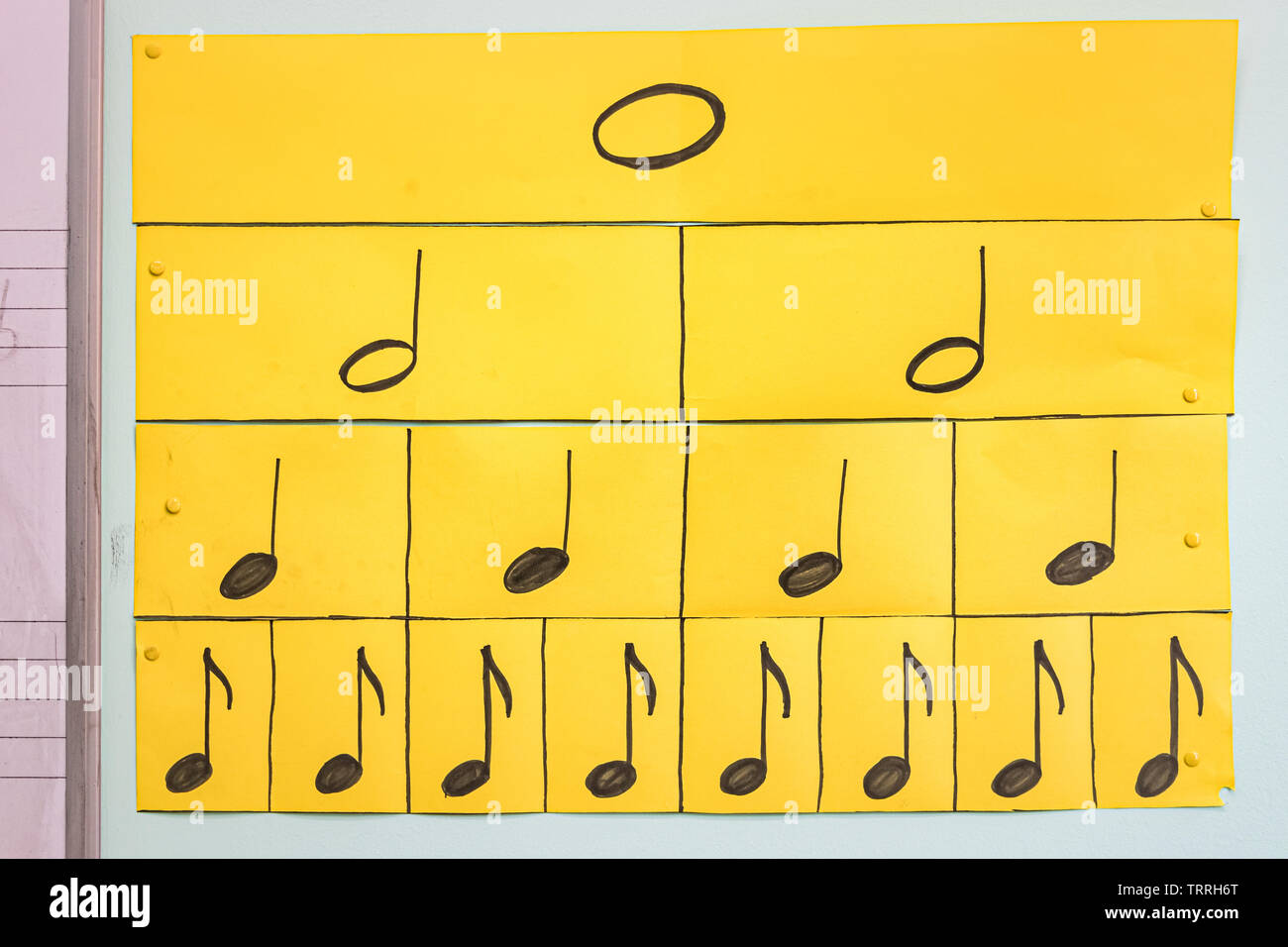 Yellow wall music notes hi-res stock photography and images - Alamy