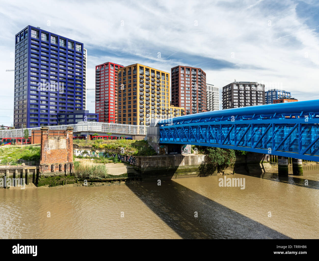 Bow creek london bridge hi-res stock photography and images - Alamy