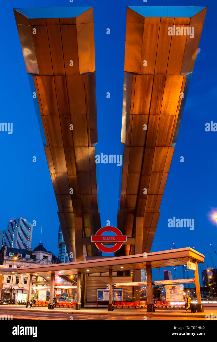 Cantilevered roof hi-res stock photography and images - Alamy