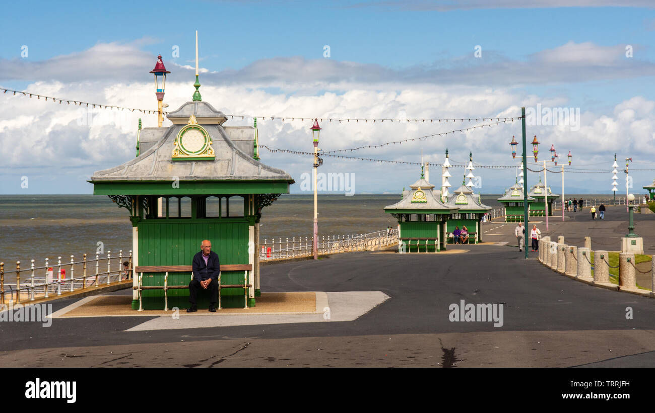 Uk pensioner bench hi-res stock photography and images - Alamy