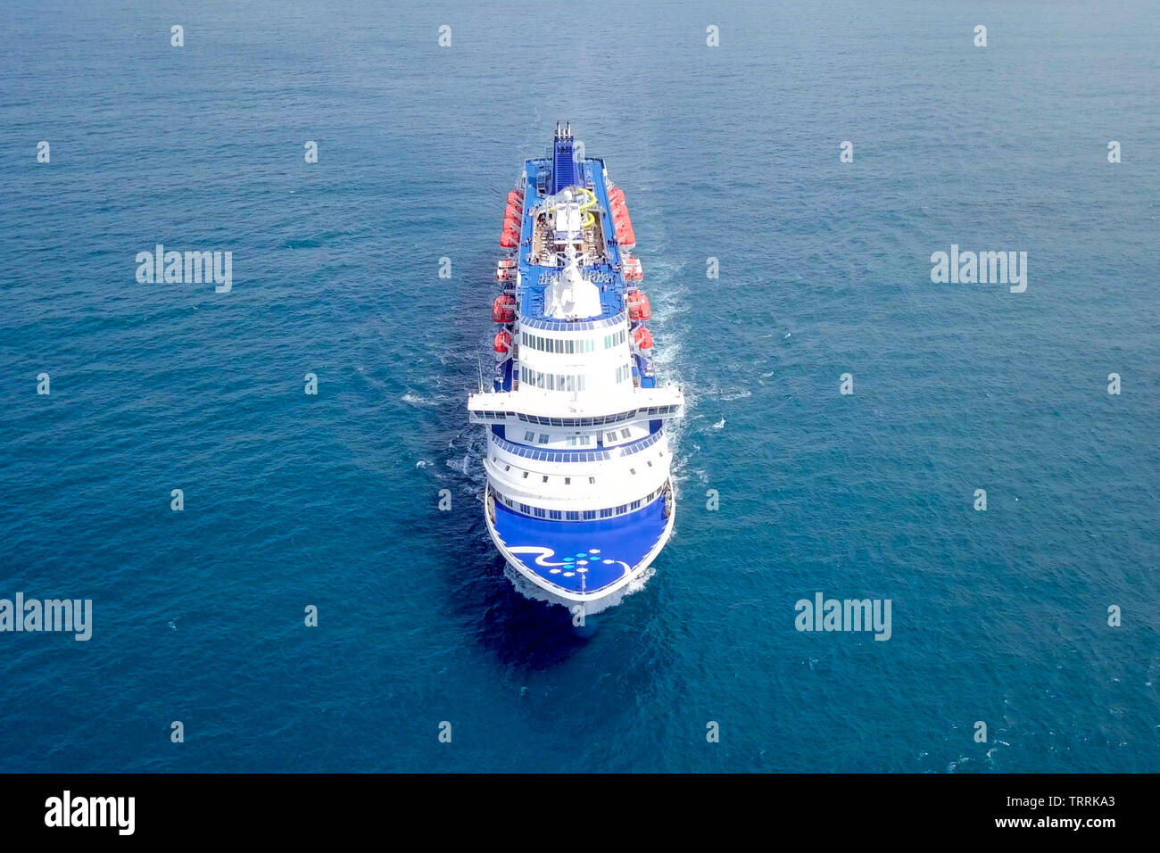 Luxury cruise ship sea hi-res stock photography and images - Alamy