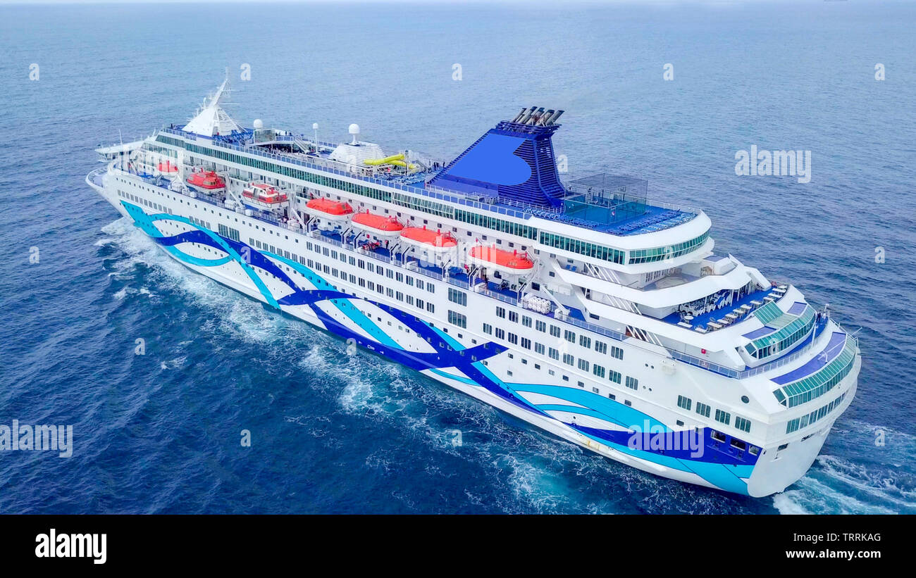 Aerial ship hi-res stock photography and images - Alamy