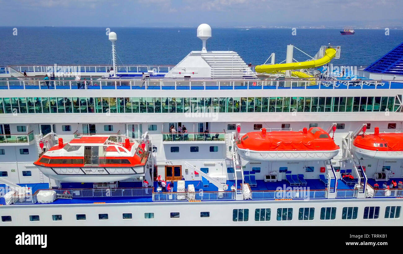 Ship ocean aerial hi-res stock photography and images - Alamy