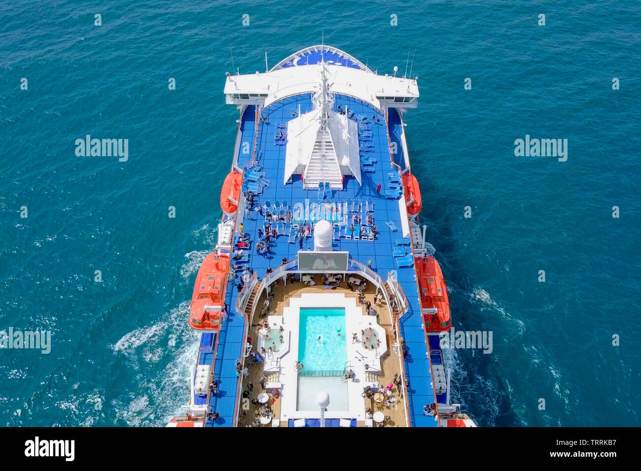 Aerial ship hi-res stock photography and images - Alamy