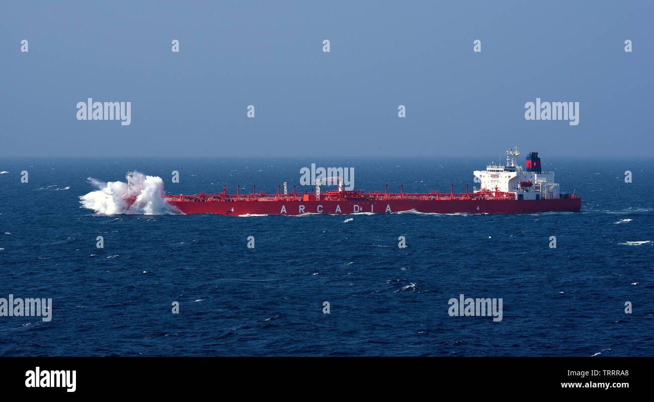 red sea / 15.21 n 041.37 e - 2015.11.28: greek crude oil tanker aegean ...