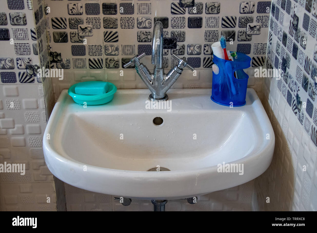 Wash basin washbasin sink hi-res stock photography and images - Alamy