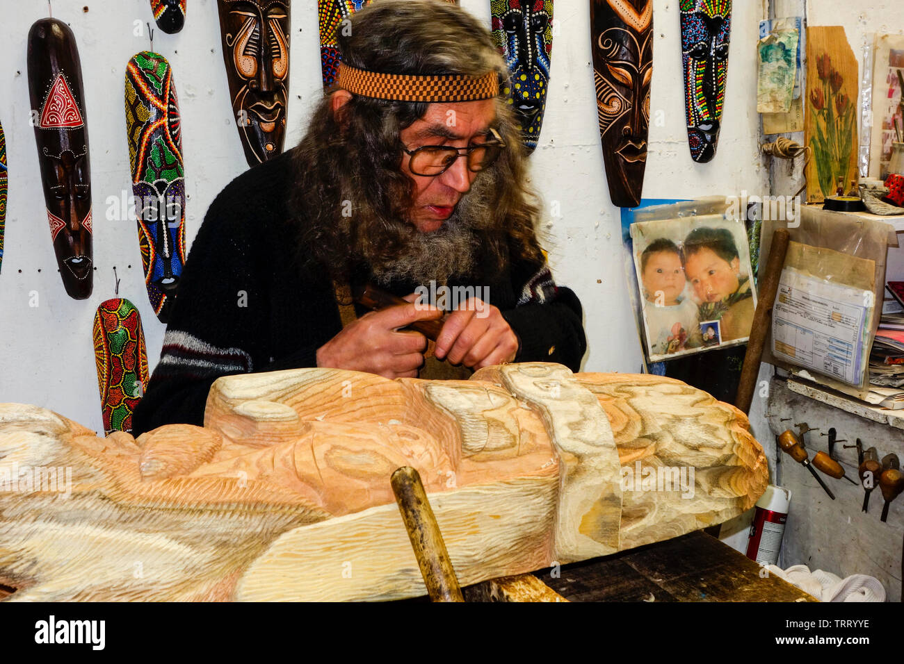 Craftsman wood carving hi-res stock photography and images - Alamy