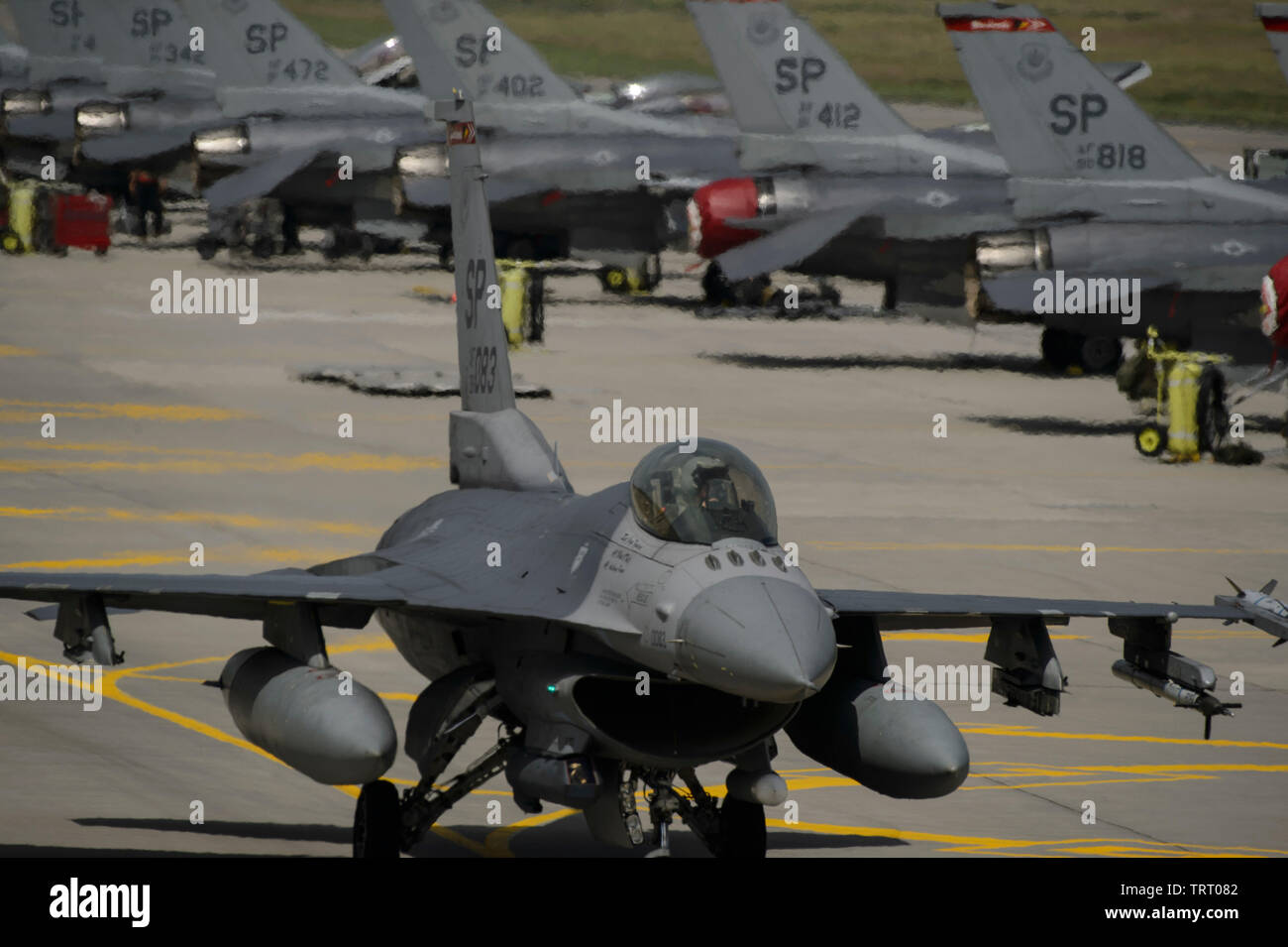 An F-16 Fighting Falcon assigned to the 480th Expeditionary Fighter ...