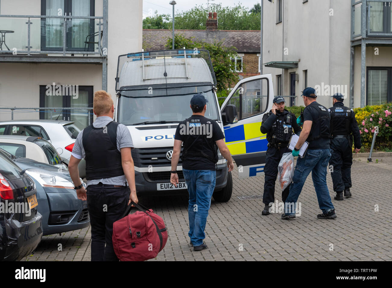 Police drug raid hi-res stock photography and images - Alamy