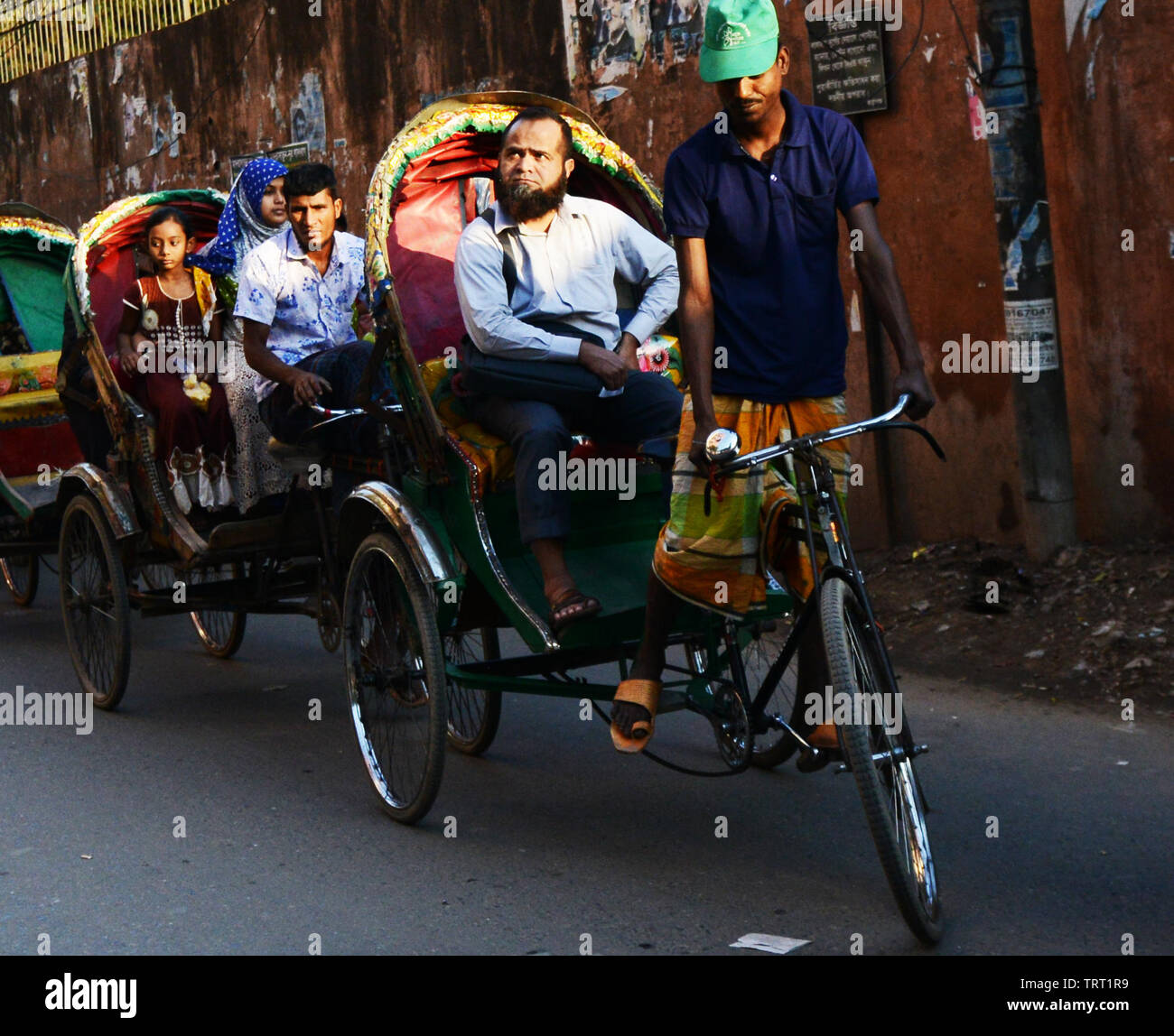 Cycle rickshaw traffic jam in Dhaka Stock Photo - Alamy